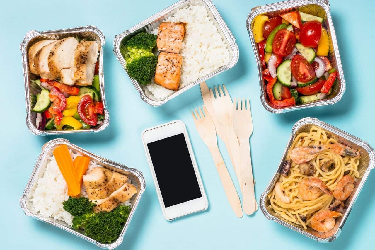 Best Food Delivery Services For Your Budget - Budgeting Couple