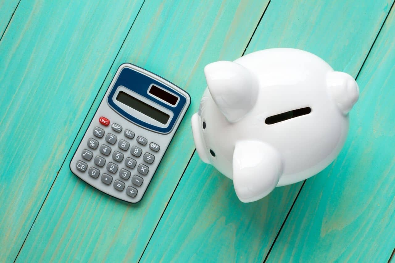 7 Habits of Debt-Free People You Should Copy - Budgeting Couple