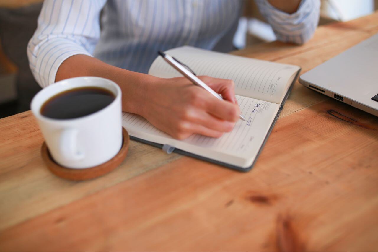 17 Weekly Routine Ideas to Stay Organized - Budgeting Couple