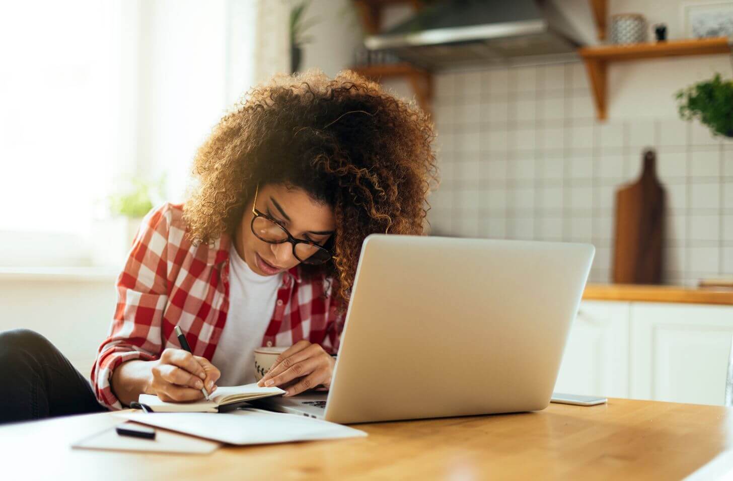 9 Frugal Tips to Live Below Your Means - Budgeting Couple