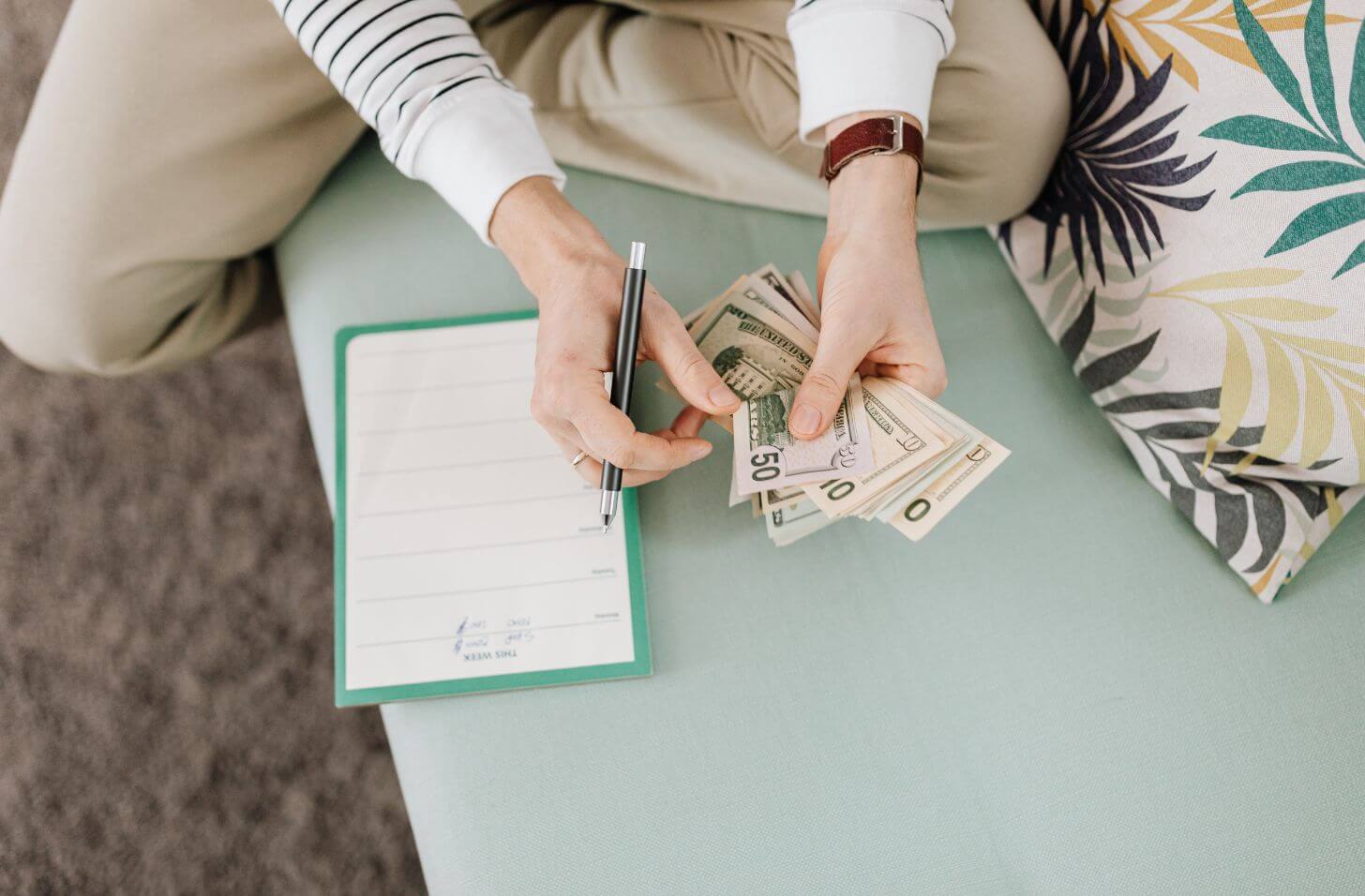 7 Money-Saving Tips from the Great Depression - Budgeting Couple