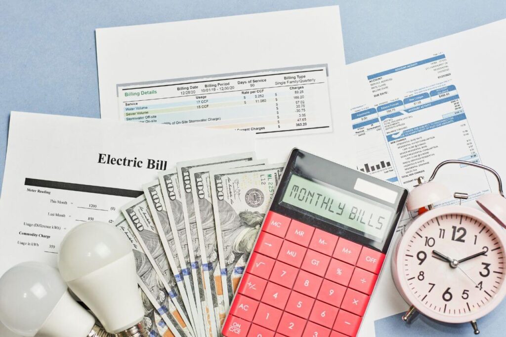 9 Tips to Fix Bad Spending Habits - Budgeting Couple