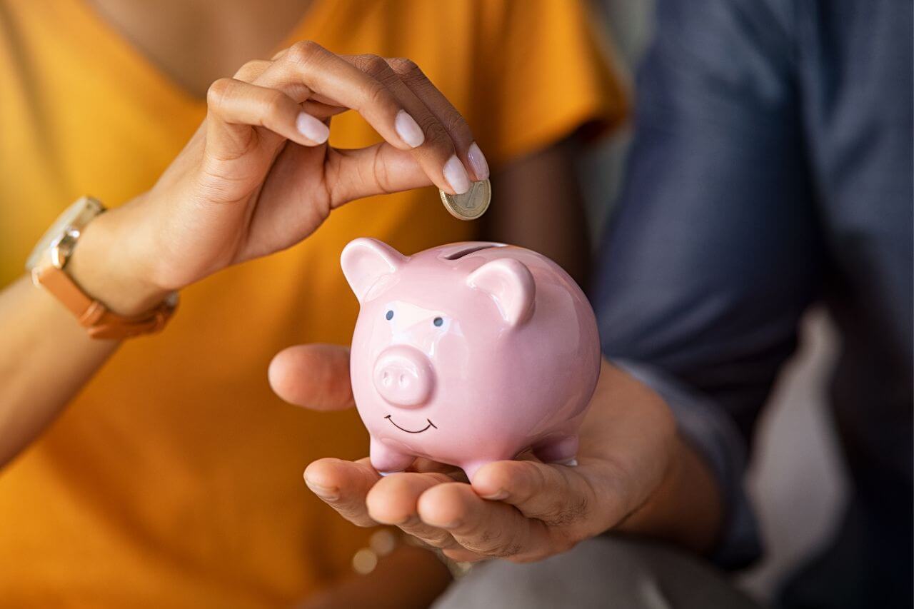 7 Habits to Copy From Women Who Are Always Saving Money - Budgeting Couple
